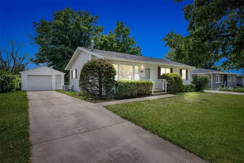 2995 15th Ave, Marion, IA 52302 - Movoto