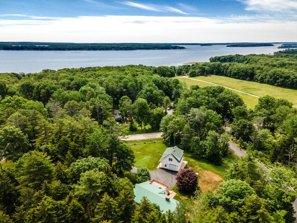 185 Flying Point Rd, Freeport, ME 04032 | 1 photo - Movoto