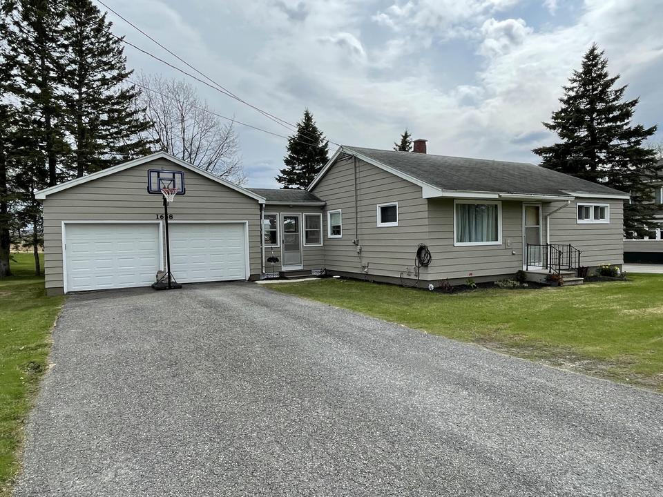 1658 Main St, Mapleton, ME 04757 | 33 Photos - Movoto