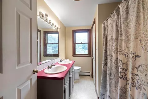 5 Heath Rd, Kennebunk, ME 04043 - Movoto