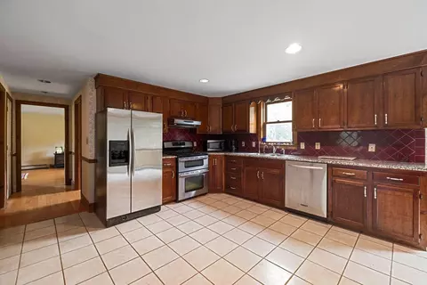 5 Heath Rd, Kennebunk, ME 04043 - Movoto