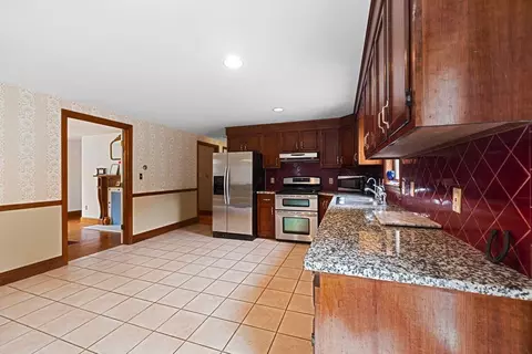 5 Heath Rd, Kennebunk, ME 04043 - Movoto