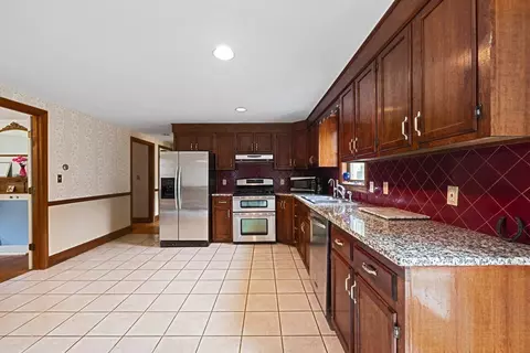 5 Heath Rd, Kennebunk, ME 04043 - Movoto