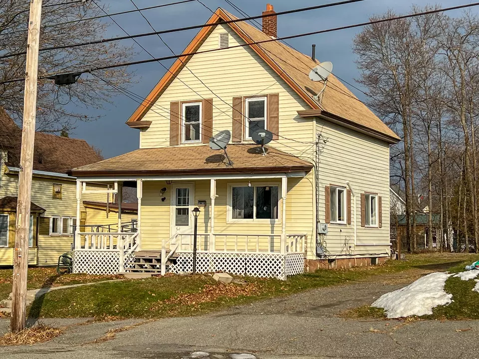 27 Main St, East Millinocket, ME 04430 | 27 Photos - Movoto