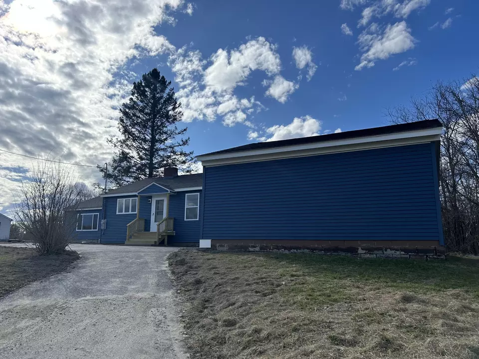 941 Augusta Rd, Winslow, ME 04901 | 22 Photos - Movoto