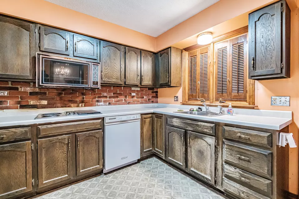 20 Novella St, Lewiston, ME 04240 | MLS# 1646970 | 55 Photos - Movoto