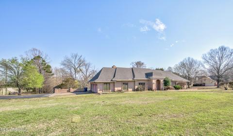 8220 Hunters Creek Dr, Olive Branch, MS 38654 | 38 Photos - Movoto