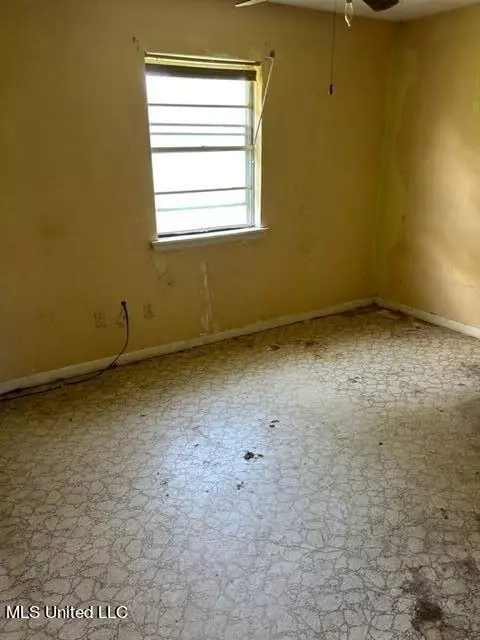 1065 Russwin St, Clarksdale, MS 38614 | 16 Photos - Movoto