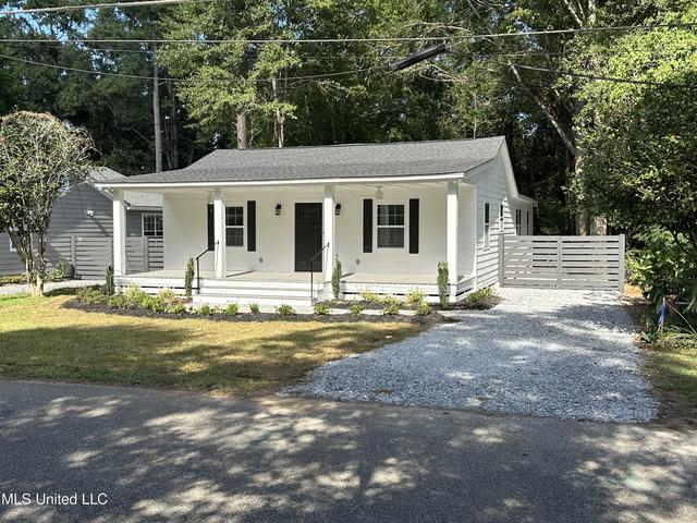 424 N Main St, Poplarville, MS 39470 | 38 Photos - Movoto