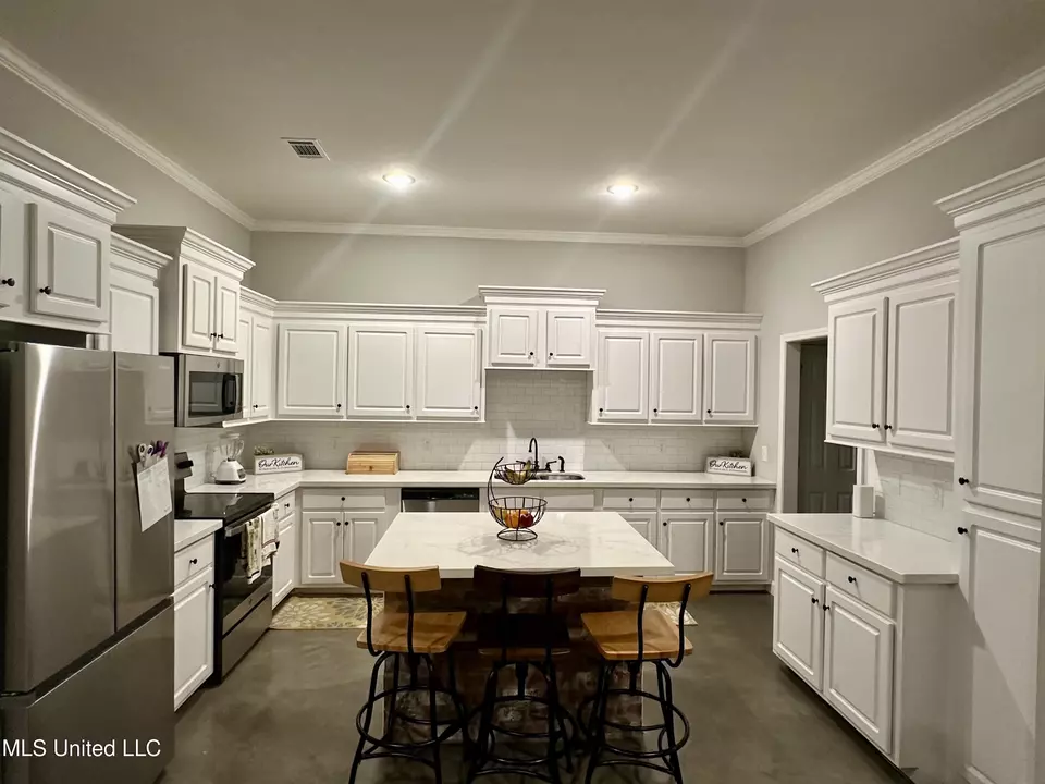 213 Longfellow Cv, Byram, MS 39272 | MLS# 4120502 | 8 Photos - Movoto