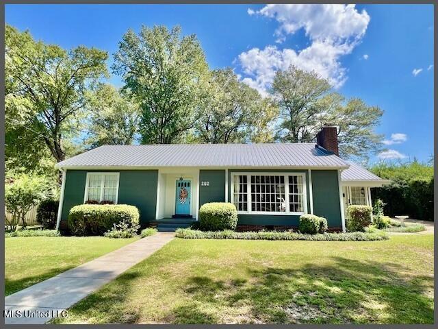 202 Bates St, Batesville, MS 38606 | MLS# 4124255 | 81 Photos - Movoto