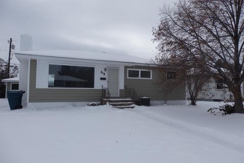 212 19th Avenue North W, Great Falls, MT 59404 | 33 Photos | MLS ...